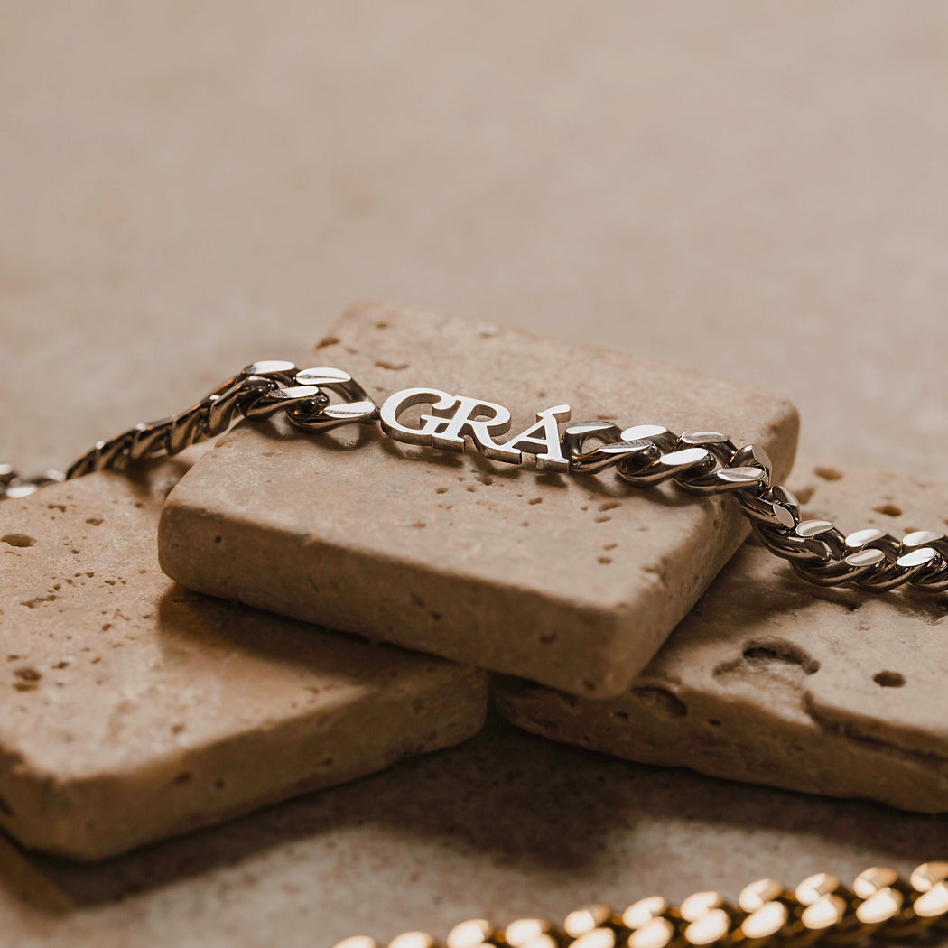 Fada Necklaces Collection | Claddagh, Grá & Emerald Necklace